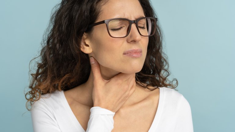 Stiller Reflux: Symptome und Behandlung mit Hausmitteln